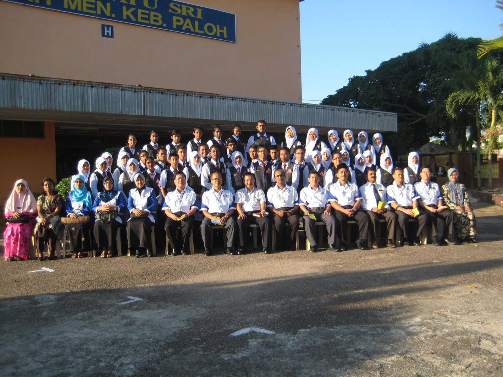 Pusat Sumber (PSS) SMK Paloh: BARISAN PENGAWAS PUSAT SUMBER SMK PALOH 2010