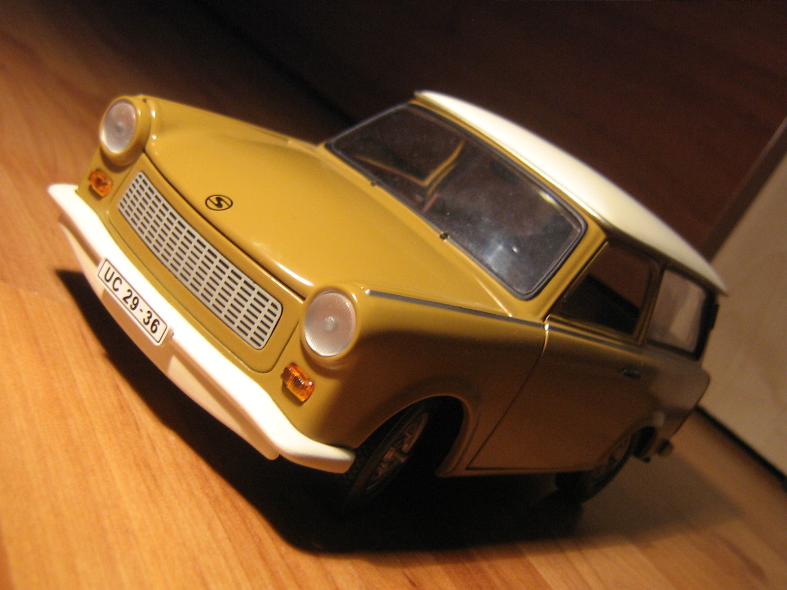 Machete: 1:18 Trabant 601 combi