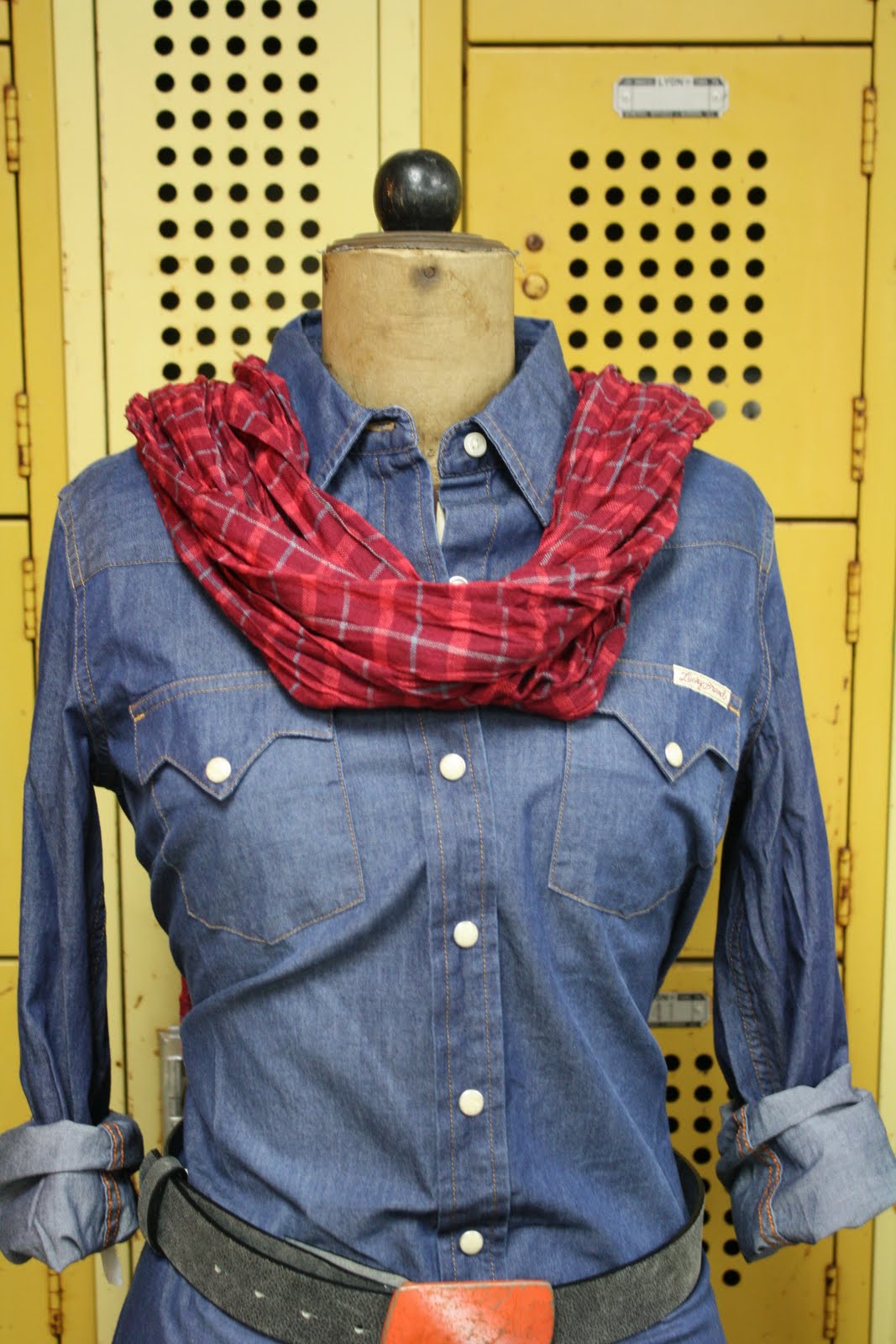 sticks and stones: How to tie your scarf - a tutorial.