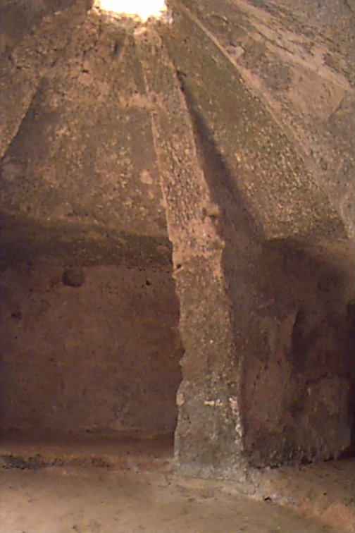 TRAIANUS: Necrópolis romana de Carmona ,Sevilla