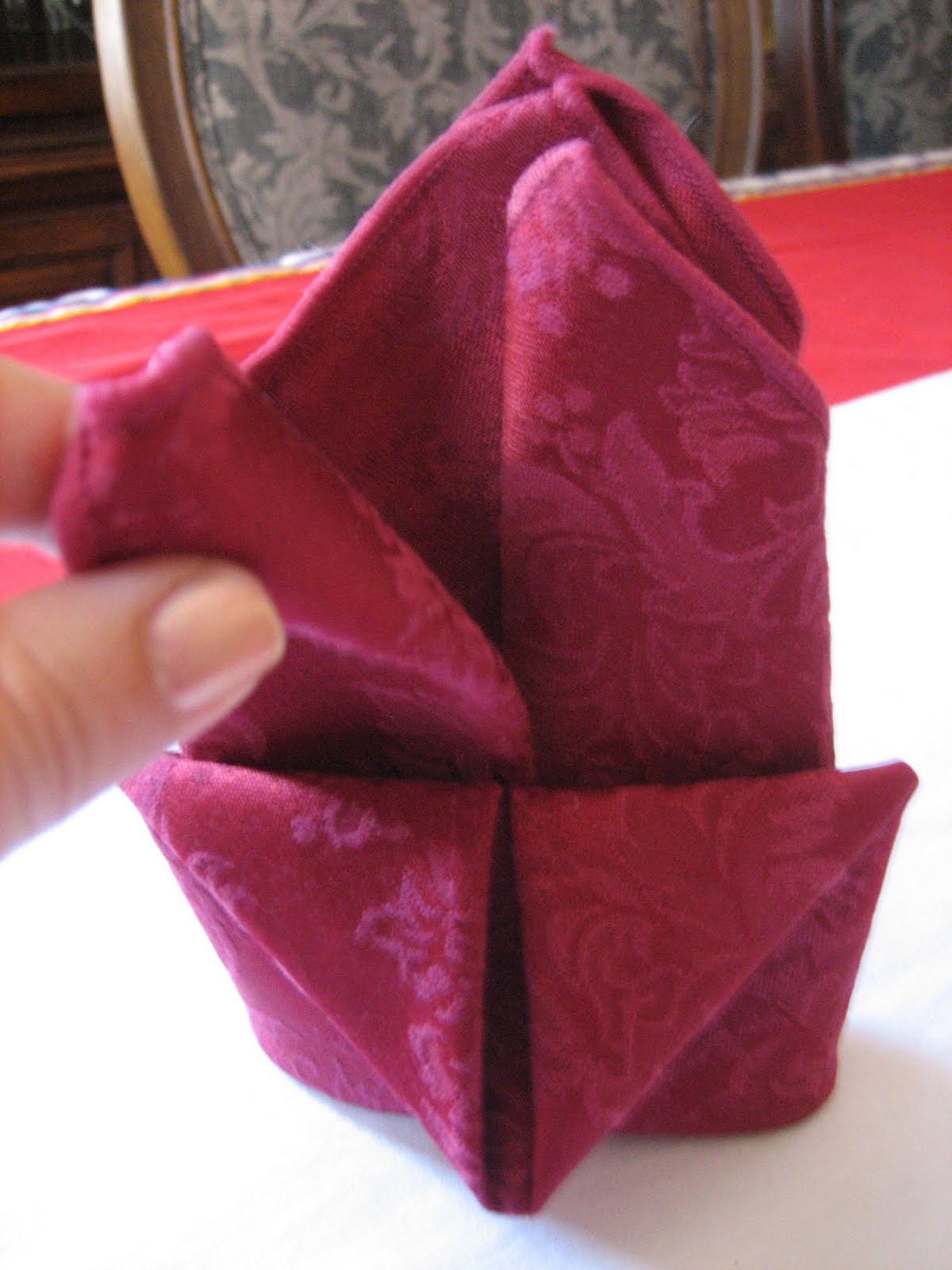 Le Beau Paon Victorien: Napkin Folding Tutorial Part 2