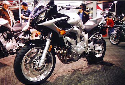 MOTO: Yamaha FZ6 Standard