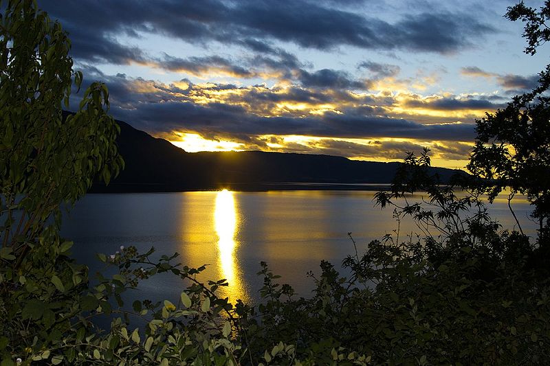 Nuestro Bello Planeta: LAGO COLICO, CHILE