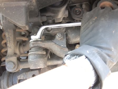 Land Rover 200 Tdi Defender owner: Replacing the Steering Box drop arm ...