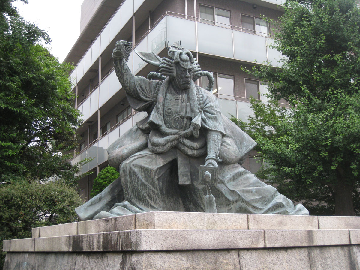 Shou'er Journal: Tokyo sights: shrine, temple, beerhall