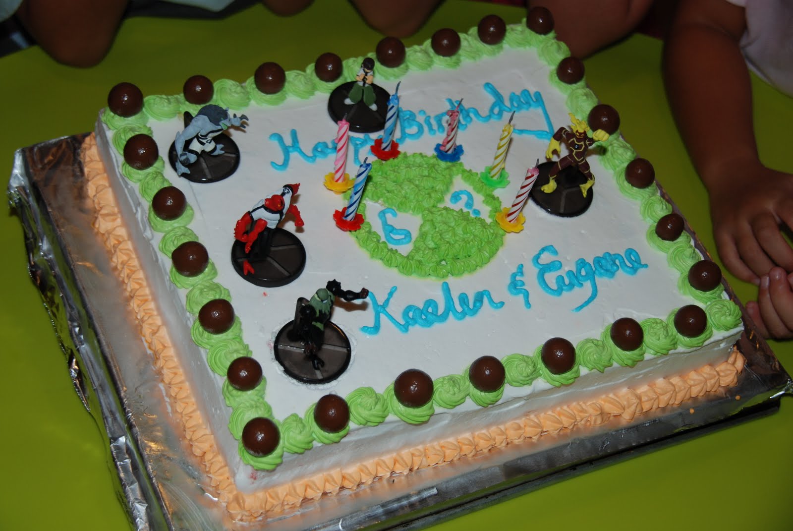 yummy tots: Ben 10 Birthday Cake