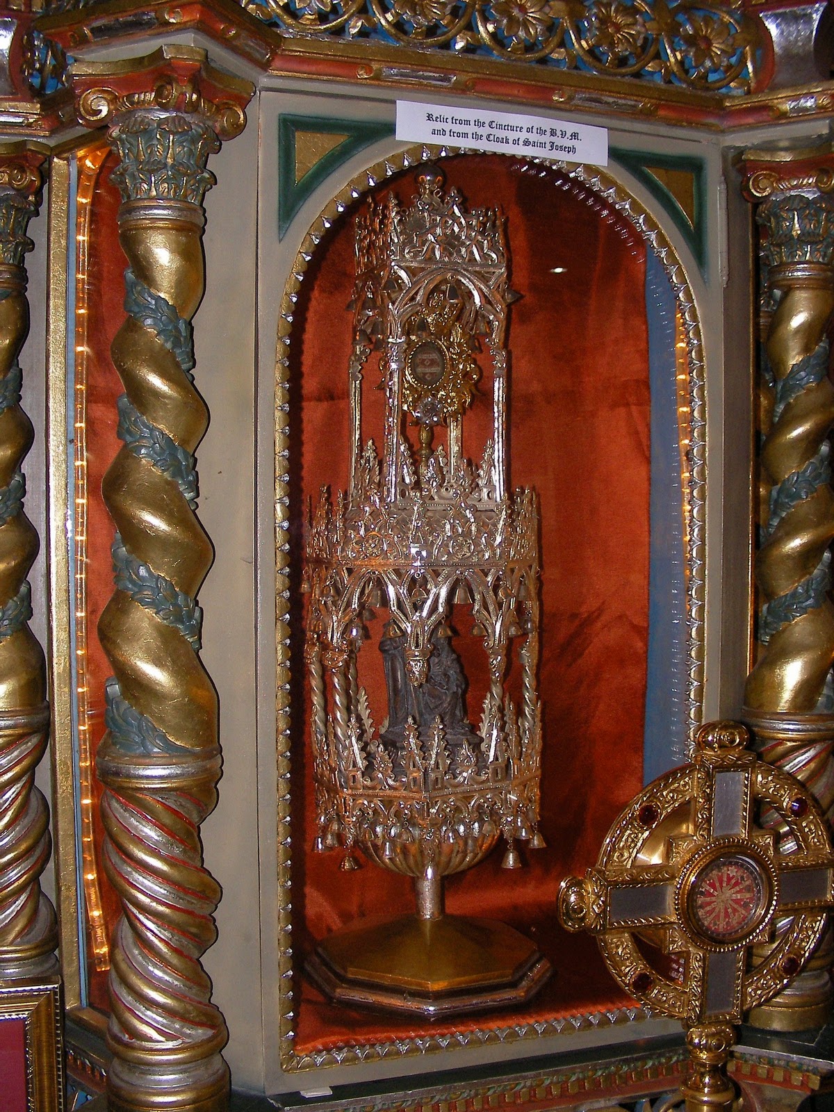 Pinay Single Mom: Visiting the Exhibit of Relics of over 300 Saints