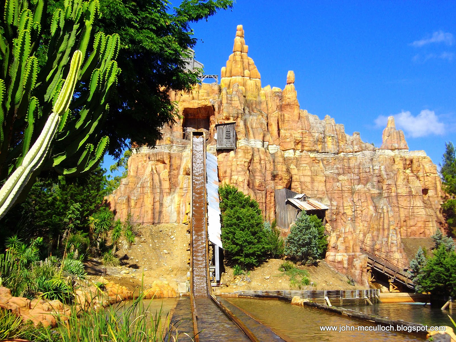 Thru My Lens: A Movieworld Adventure