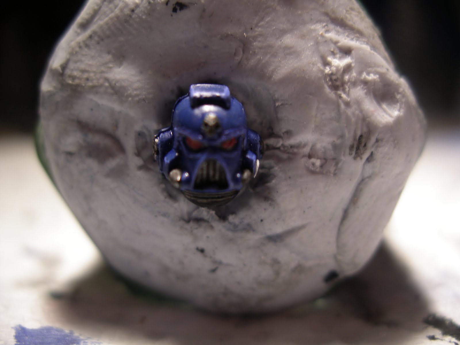 The Ultimate Ultramarines Blog: How To Paint Space Marine Eyes - Red