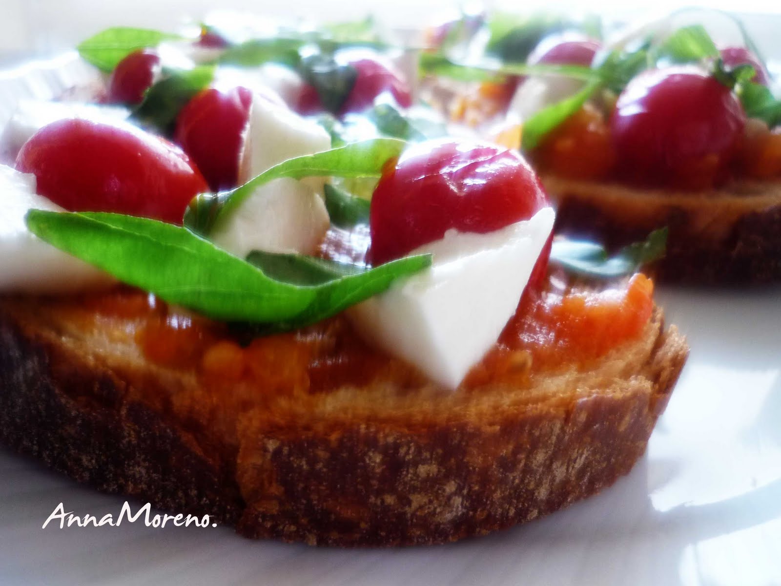Buenas Migas. Blog de cocina de Anna Moreno.: CROSTINI 'CAPRESE' DE PAN ...
