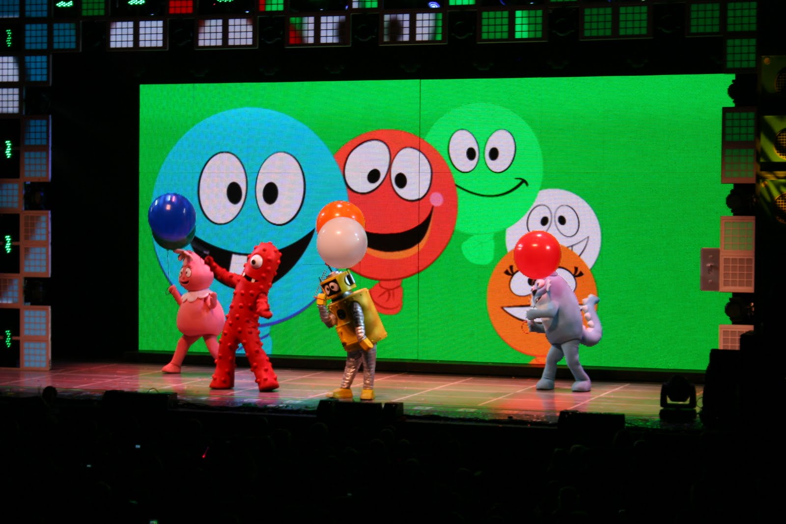 Mateo & Elise: Yo Gabba Gabba! Live!