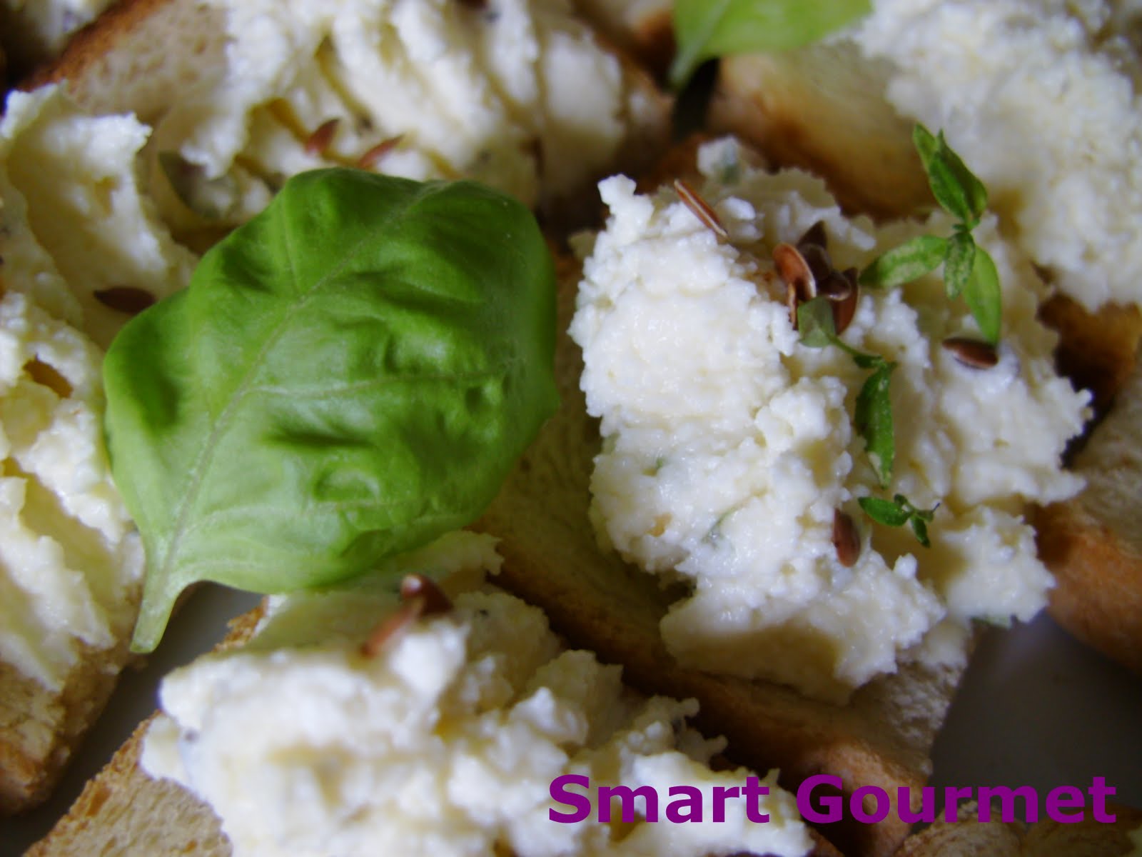 Smart Gourmet: Branza de burduf crema aromata de chimen si cimbrisor