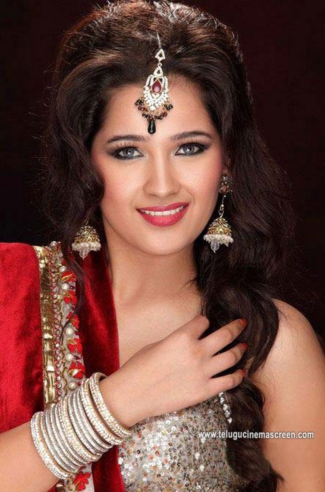 ACTRESS MASALA: Sakshi Maggo