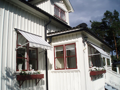 Vitt hus med vita knutar: Vitt hus med vita knutar...