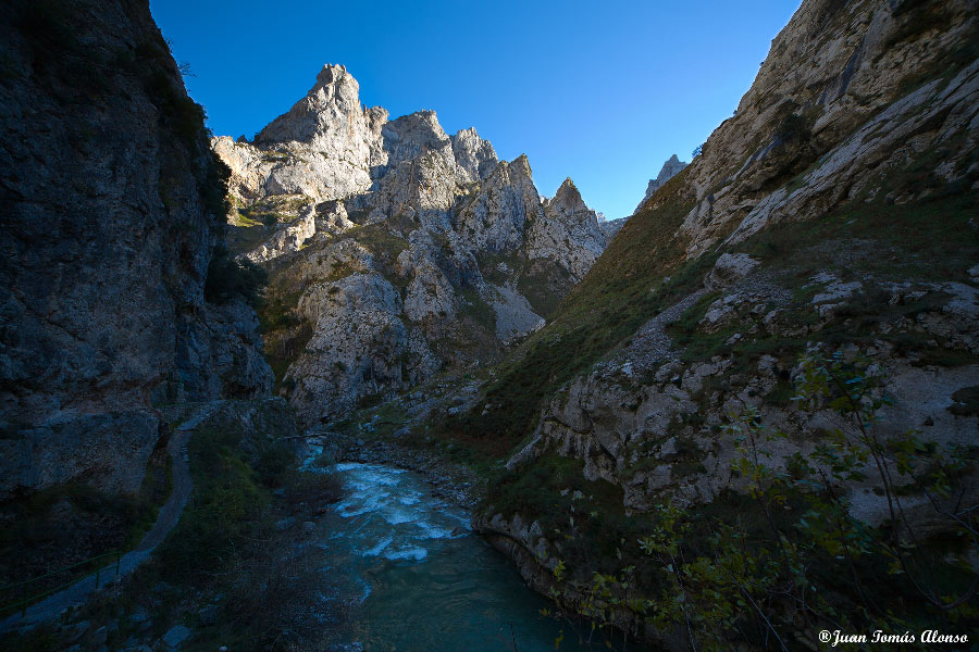 EL APRENDIZ DE FOTÓGRAFO: EL CARES. DONDE LAS DE CAIN