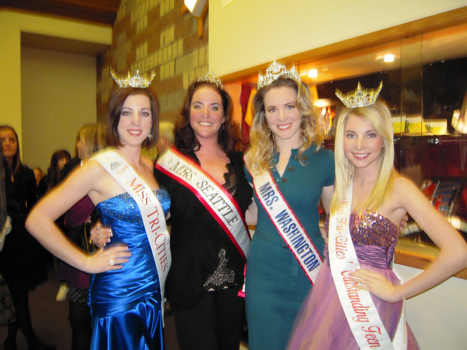Elizabeth Larsen - Mrs. Washington America 2009: Miss Seattle