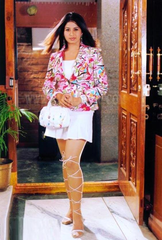 Hot Season Actress Images: Sangeetha Hot Season Images