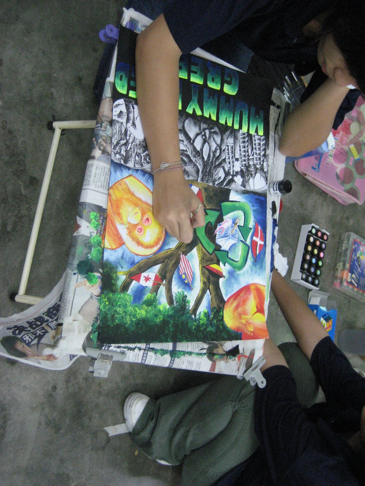 It's Green HER3: Photos of the Poster Drawing Competition
