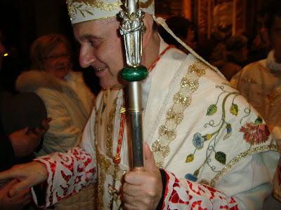 ORBIS CATHOLICVS: Custom: arms on the "infulae" of a mitre...