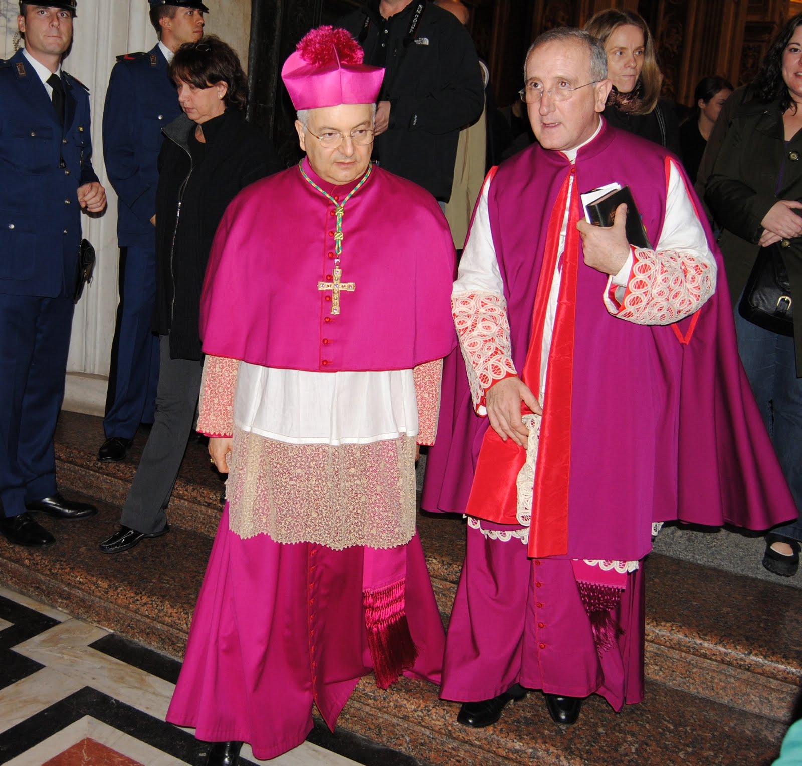 Orbis Catholicus Secundus: What the Mantellettum (Mantelletta) Looks Like