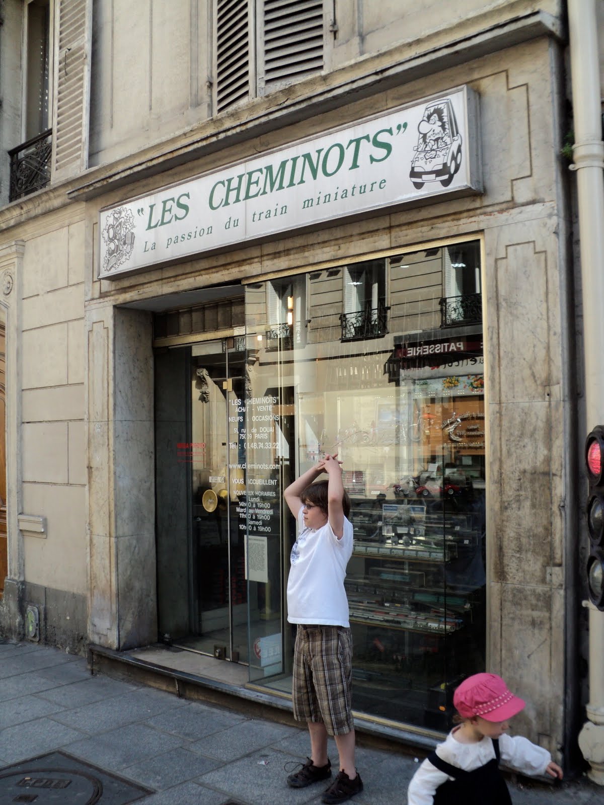 quinntopia - An N Scale blog: Paris Hobby Shops