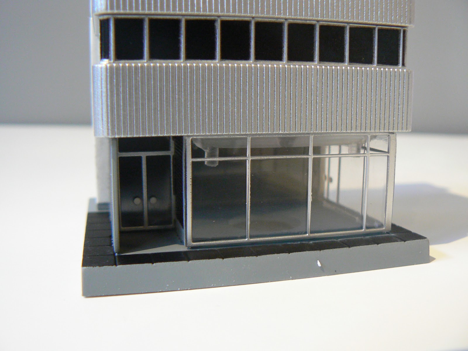 quinntopia - An N Scale blog: TomyTec Showa Office Building