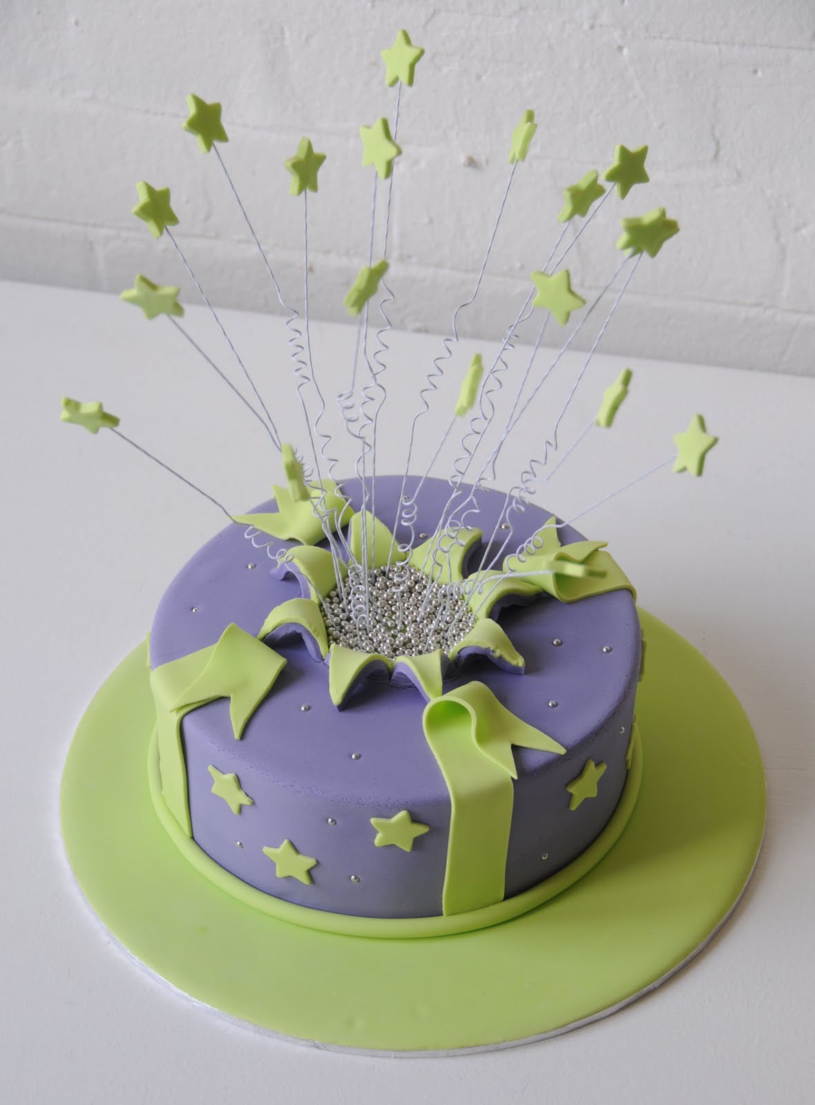 Kristin Buesing: Planet Cake class - Exploding stars