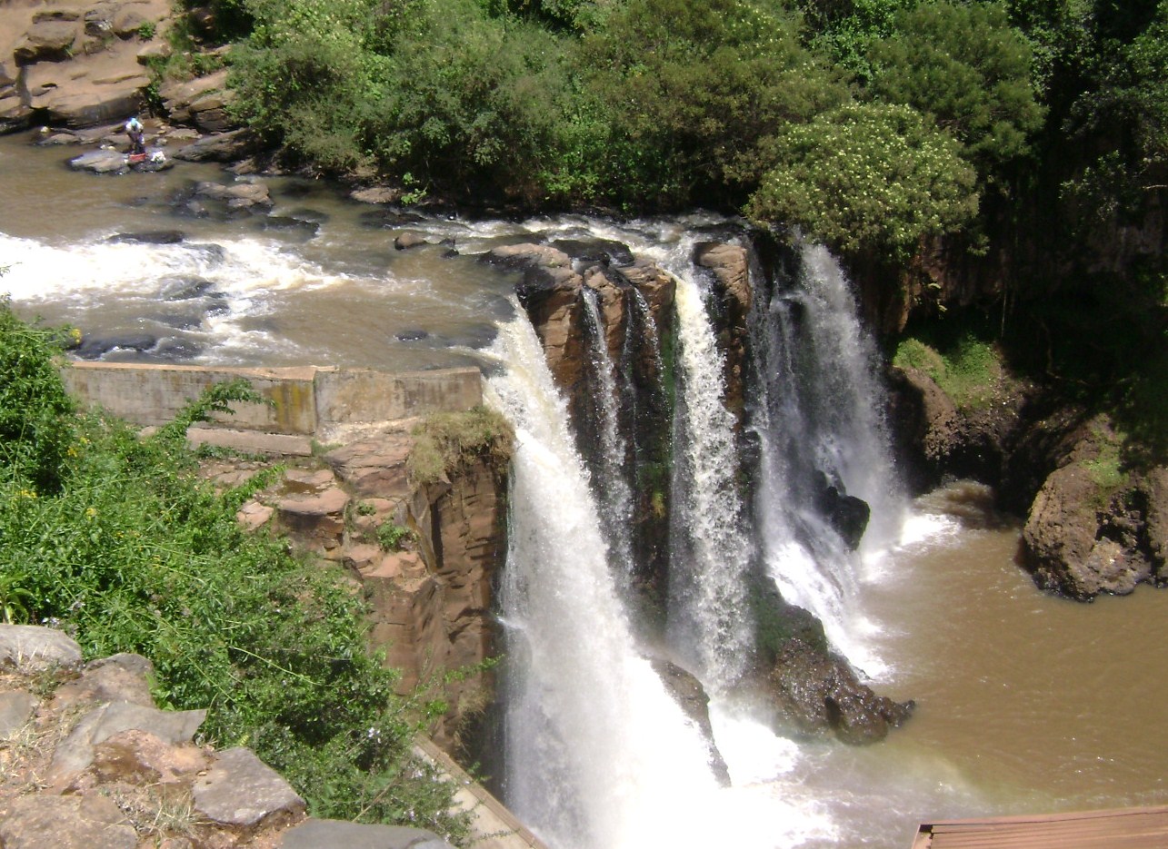 A Kitty In Kenya: Of Waterfalls and NeckTies...