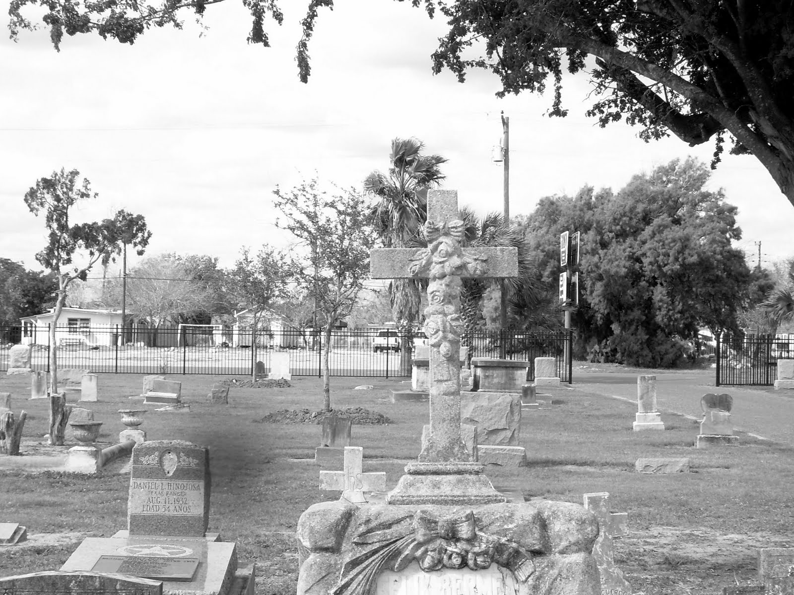 The Worldly Observer: Photos: Historical Local Cemetary Harlingen Texas