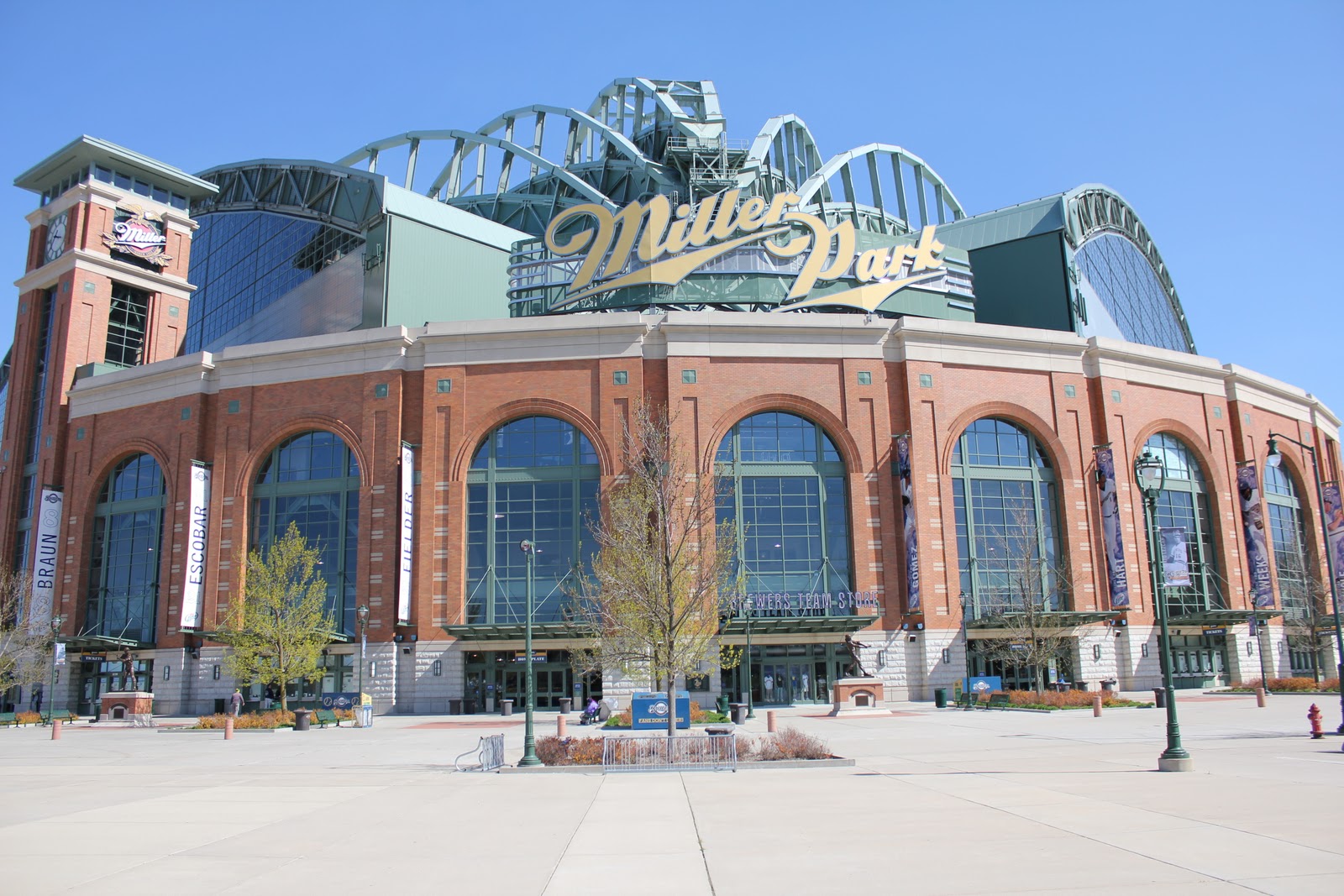 Joltin' Joe - An MLB Stadium Fan Guide: Miller Park