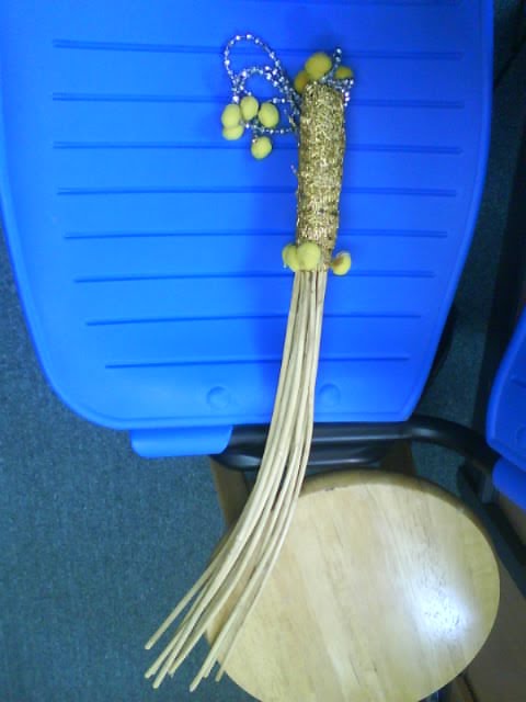 the menora: BUSANA DAN PROPS