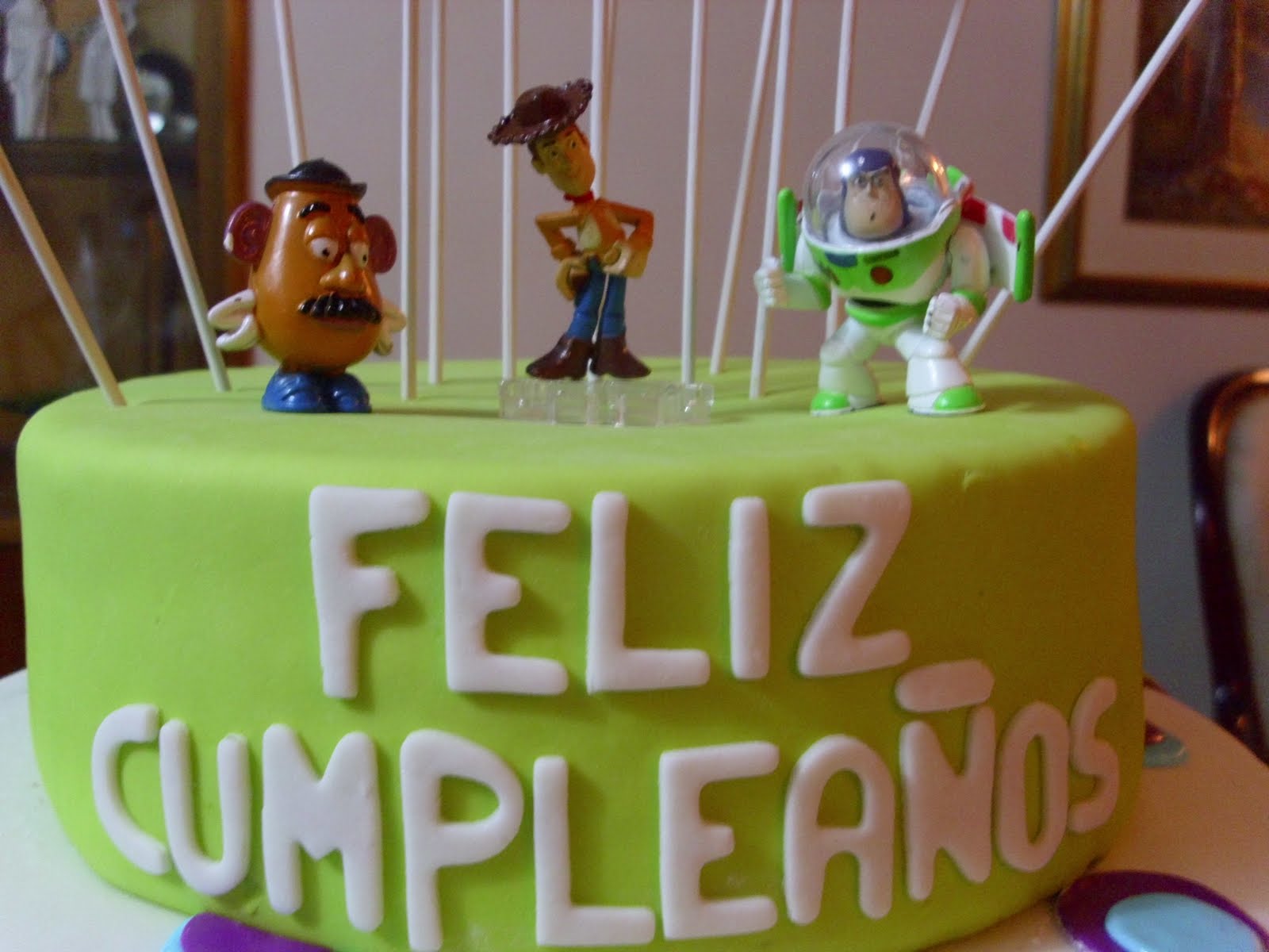 Tortas y Ponques Lucia: Torta con personajes de Toy Story