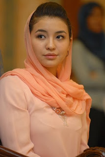 Indonesian artist: Manohara