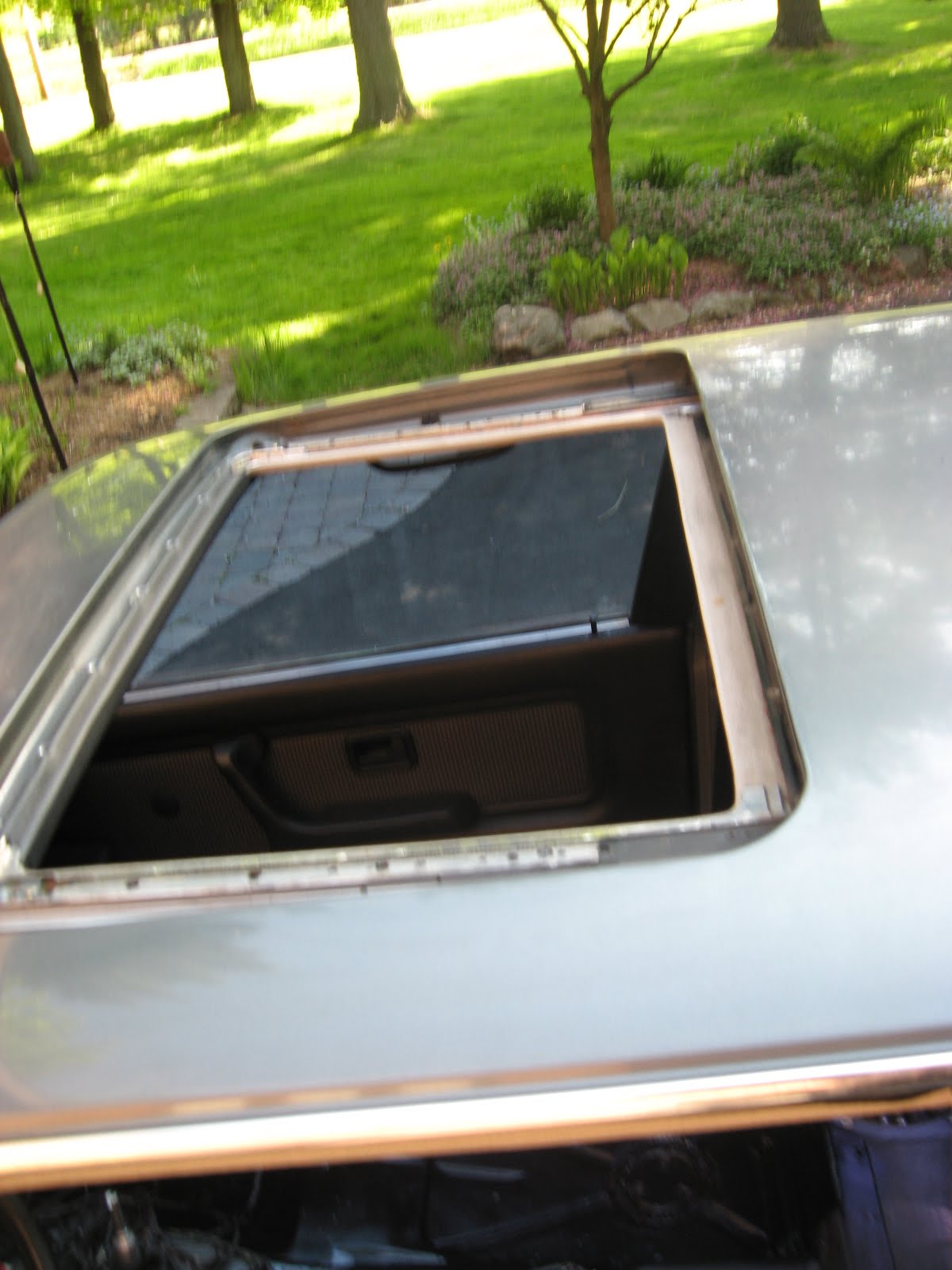 MY PROJECT 1987 BMW 325IS (E30): trunk finished...ez liner...sunroof