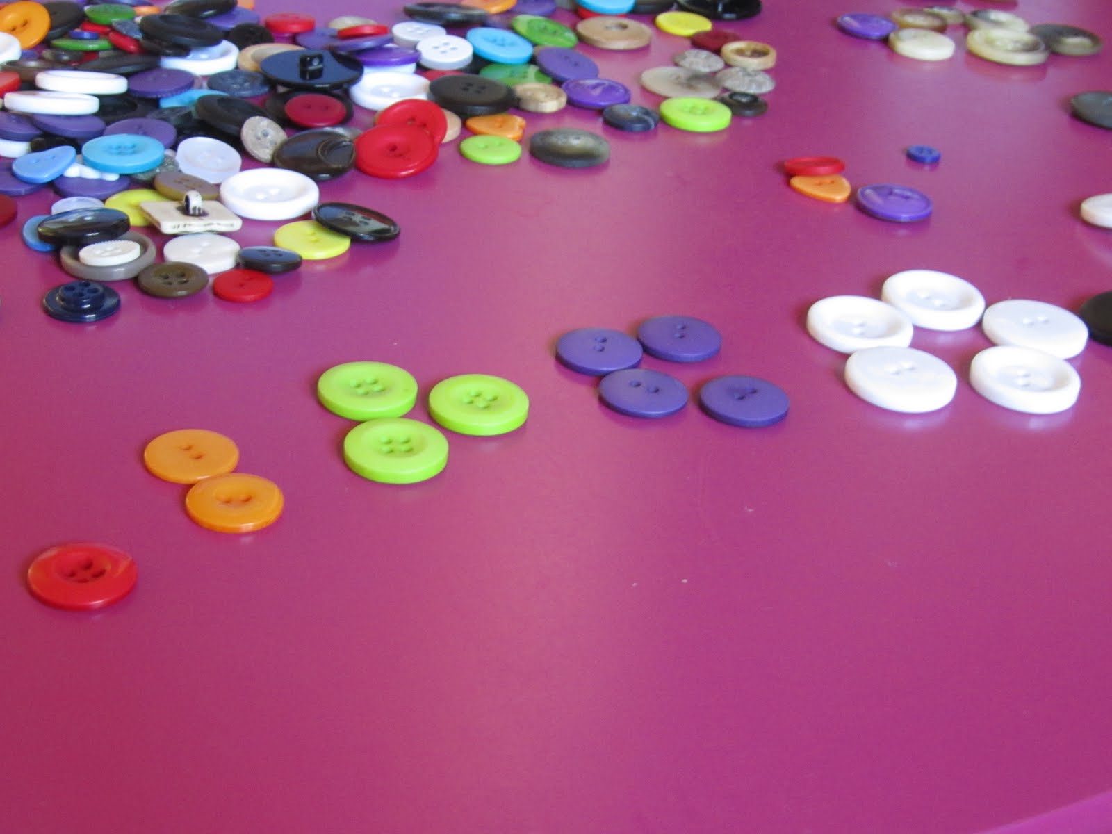 Twelve Crafts Till Christmas: sunday kids' craft: buttons of fun!