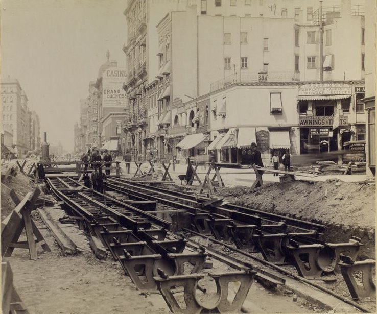 New York - History - Geschichte: Roadwork at Broadway / 33rd Street 1891