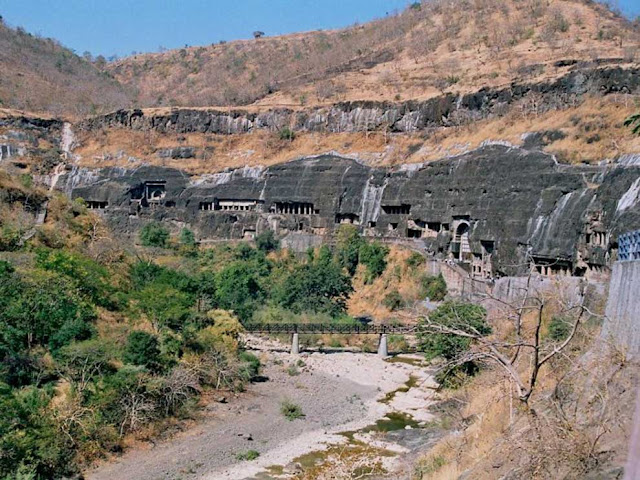 Attractions & Things To Do In India: AJANTA CAVE - PAINTINGS