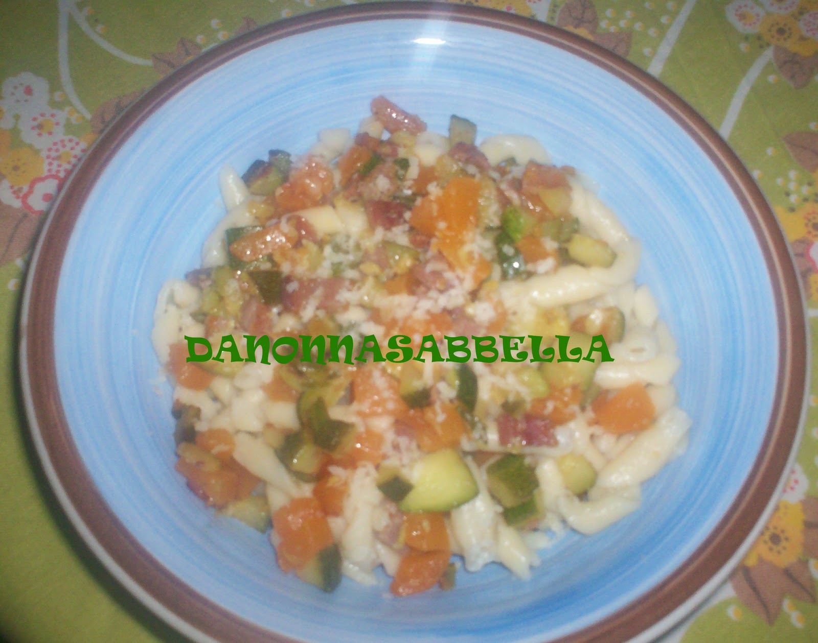 Da nonna 'Sabbella: MACCHERONCINI AL FERRETTO CON ZUCCA, CRUDO E ZUCCHINA