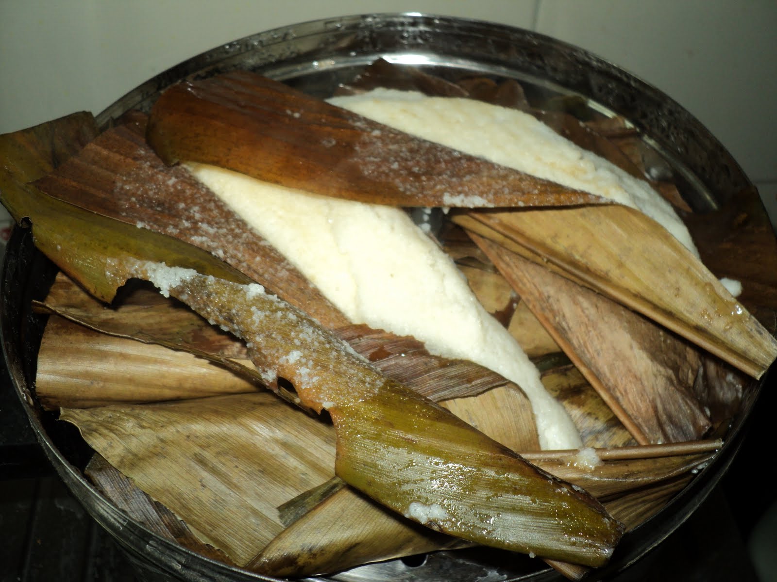 Oriyarasoi - The cosmopolitan Odia's Kitchen !: Enduri Pitha ( Haldi ...
