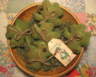 Olde Annie Primitives: Primitive Shamrocks