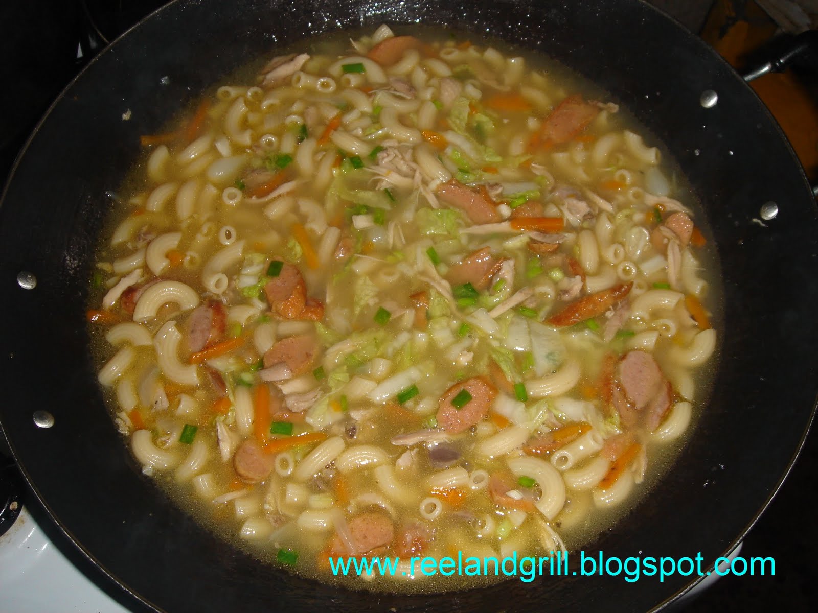 Reel and Grill: Sopas (Filipino Chicken and Pasta Soup)