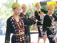 E-Borneo.Com - Travel Borneo Blog: Murut Culture - Keeping alive ...