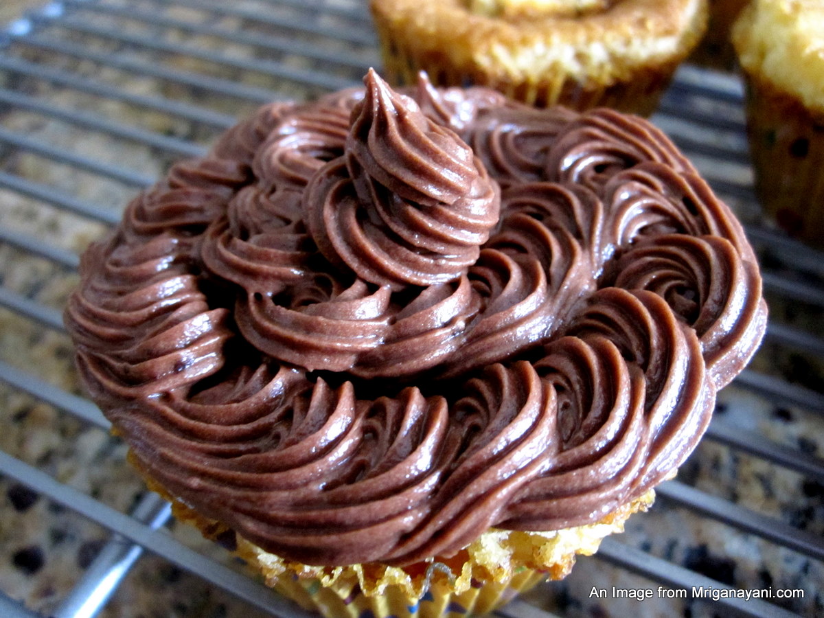 Love & Lentil: Filled Cupcakes for A Sweet Punch