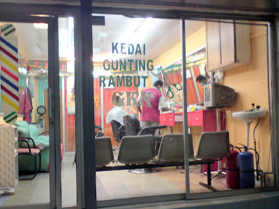 TAMAN AU4 KERAMAT 2004: Kedai Gunting Rambut GKN