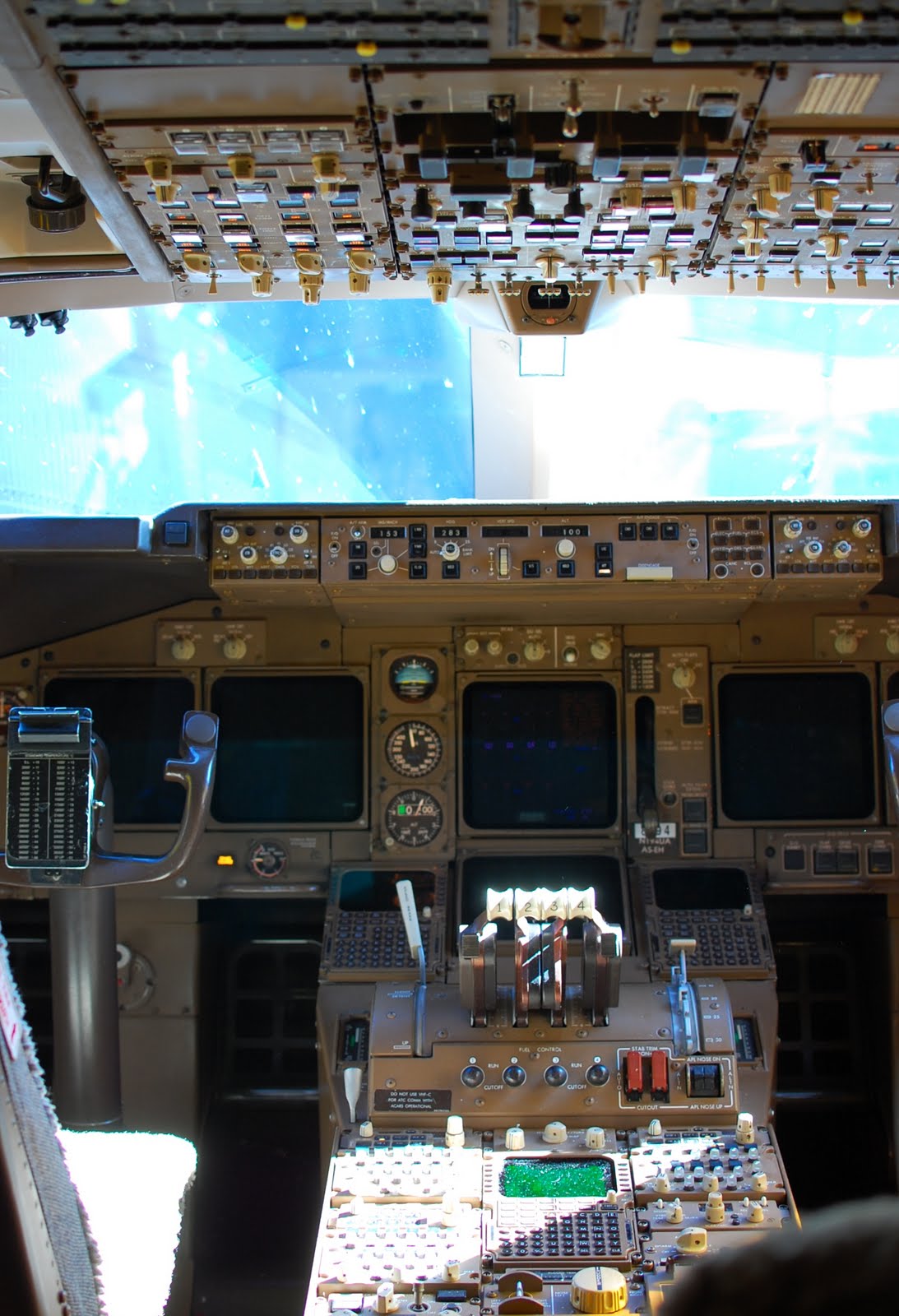 Monkey Puzzle Blog: Boeing 747 Cockpit