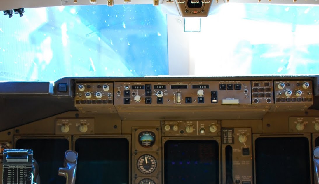 Monkey Puzzle Blog: Boeing 747 Cockpit