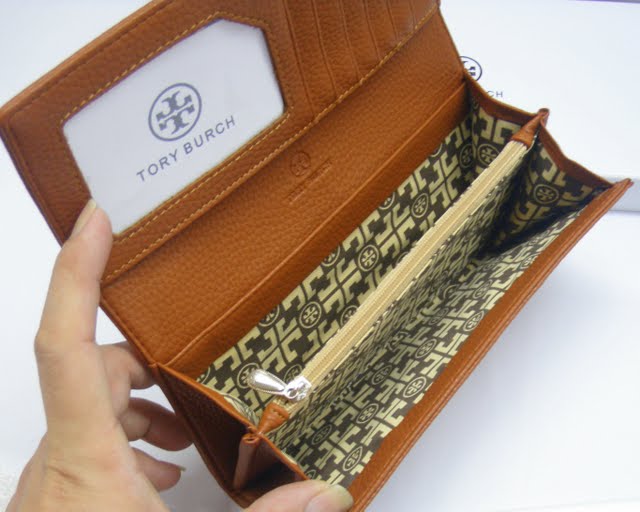 JANIE's Collection: TORY BURCH WALLET