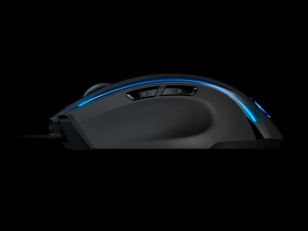 PROFESSIONAL GAMERS: ROCCAT GAMING MOUSE