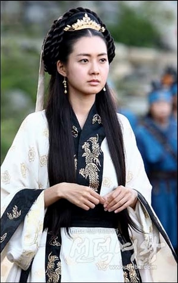ซอนต๊อก มหาราชินีสามแผ่นดิน (Queen Seon Deok / 선덕여왕): [Photo] Lee Yo ...