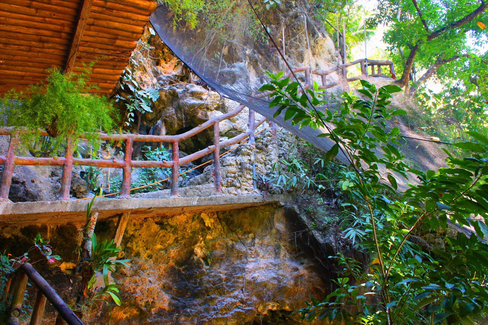 jLo'scRib: Esoy Hot Spring at Catmon Cebu